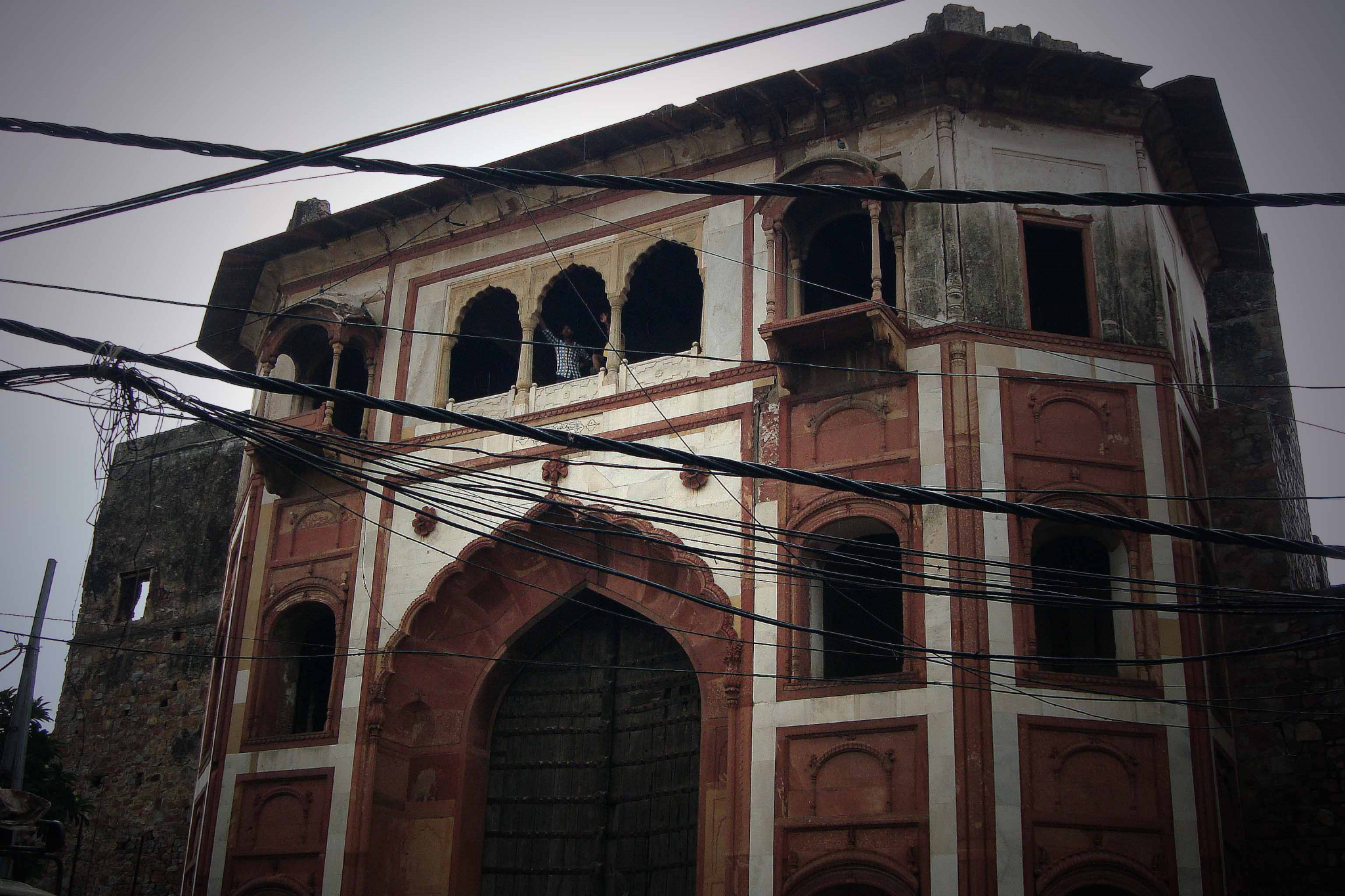 The Forgotten Zafar Mahal in Mehrauli, Delhi - Paper Planes