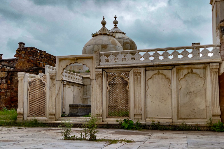 The Forgotten Zafar Mahal in Mehrauli, Delhi - Paper Planes
